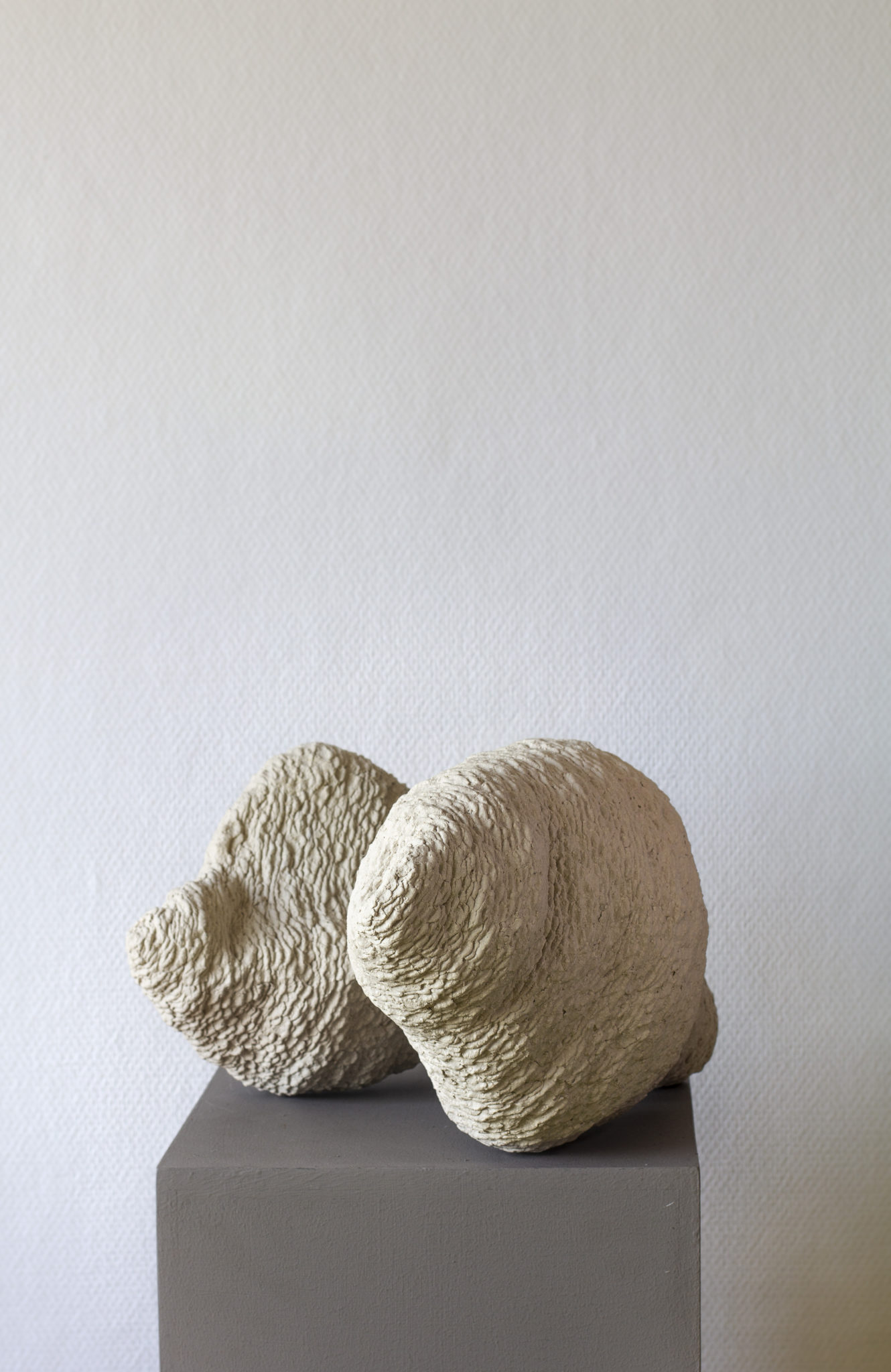 “conjoined Crevice” Ceramic Object by Eyvind Solli | ADORNO DESIGN