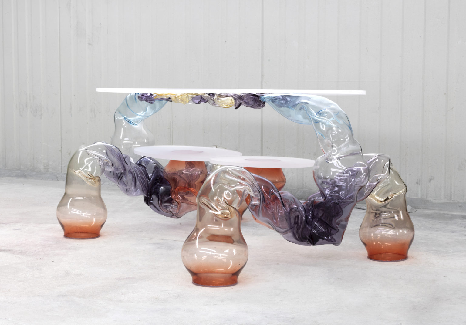 10 Ethereal Maximalist Tables with a Bold and Vibrant Aesthetic ...