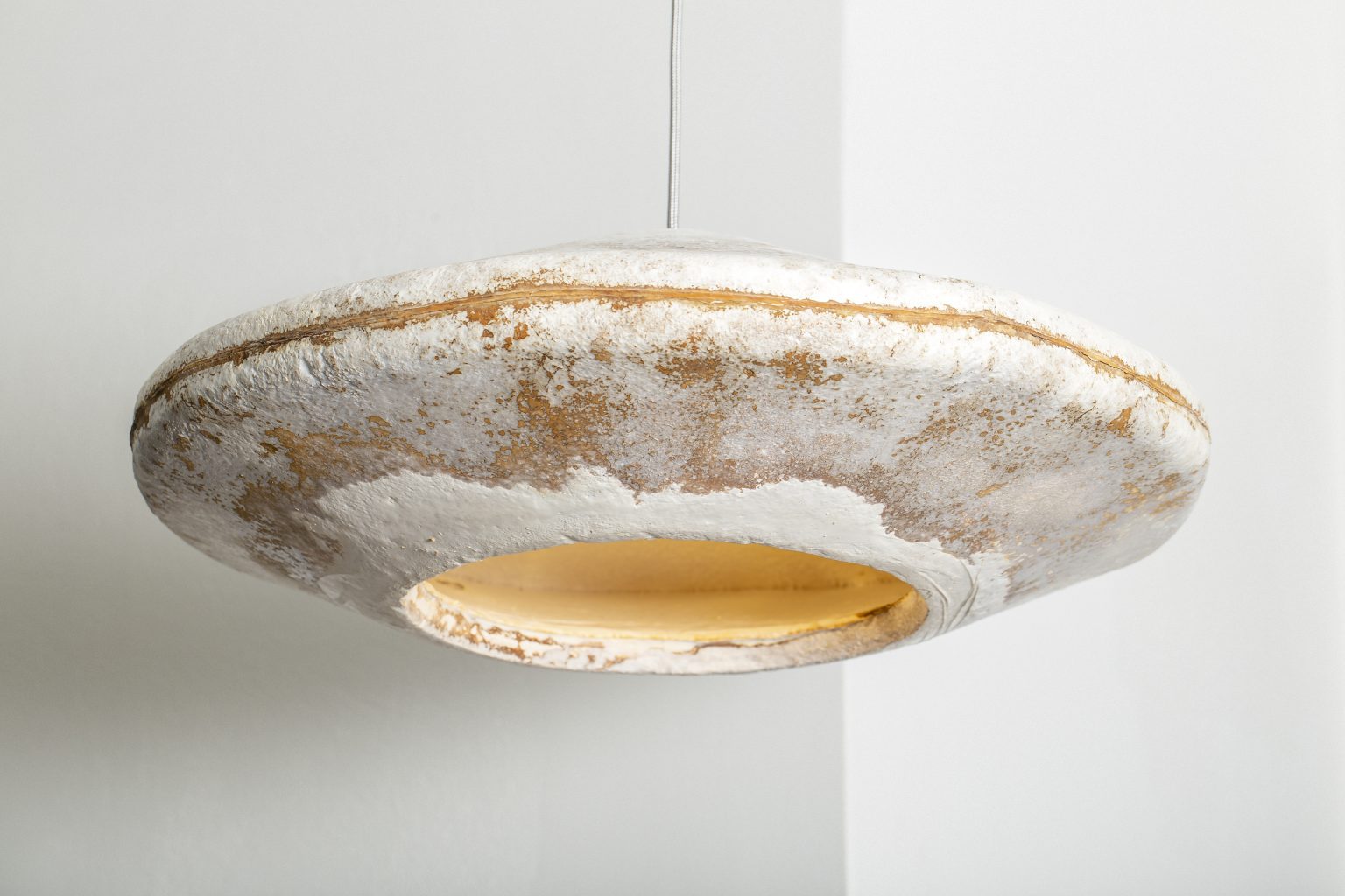 B Wise – Mycelium-Based Pendant Lamp by Myceen | ADORNO DESIGN