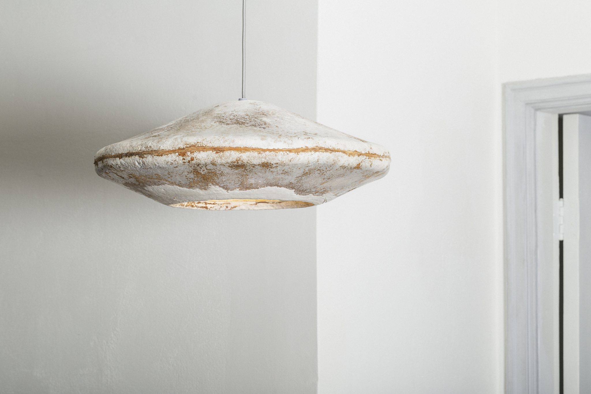 B Wise – Mycelium-Based Pendant Lamp by Myceen | ADORNO DESIGN