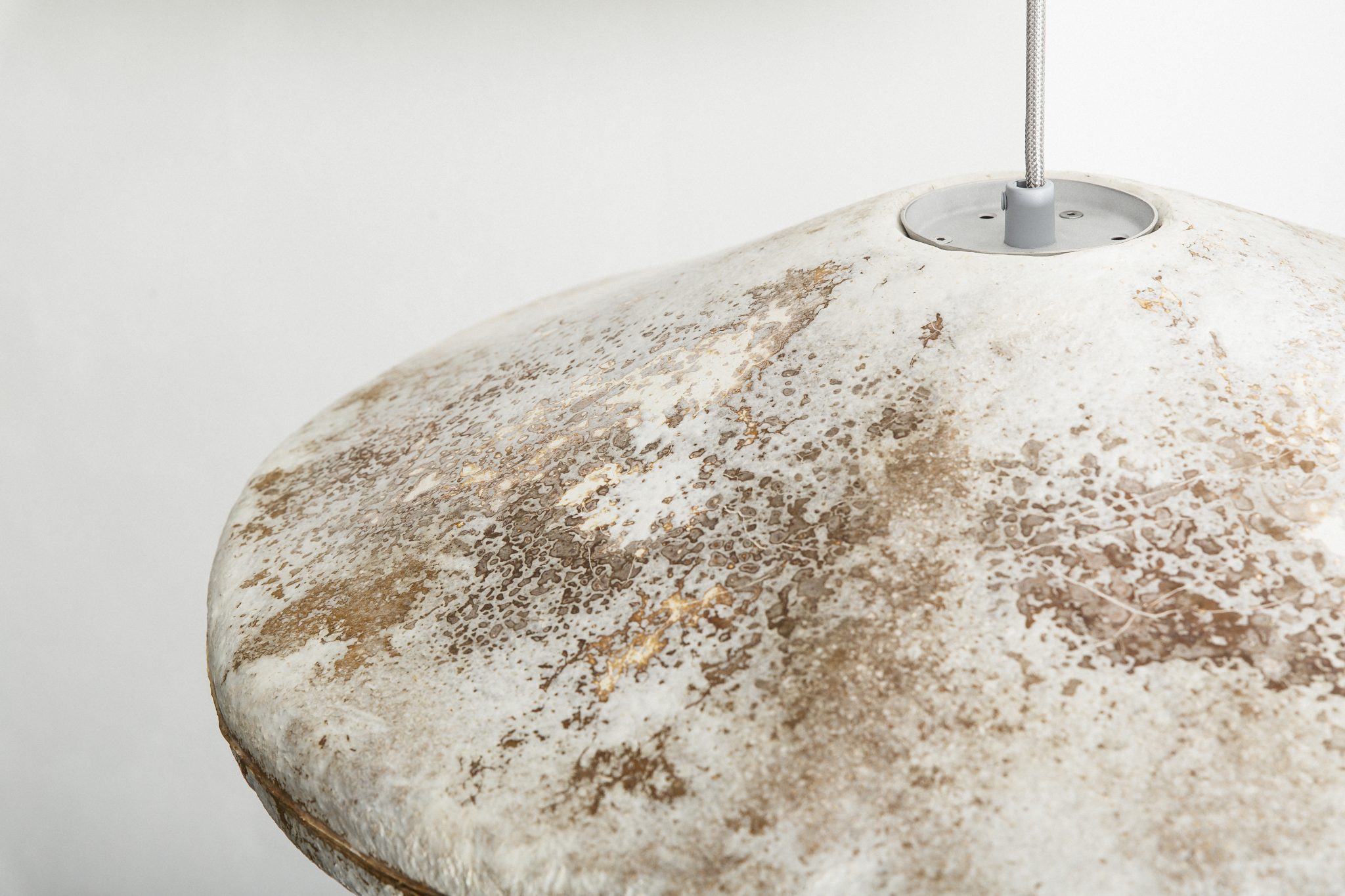 B Wise – Mycelium-Based Pendant Lamp by Myceen | ADORNO DESIGN