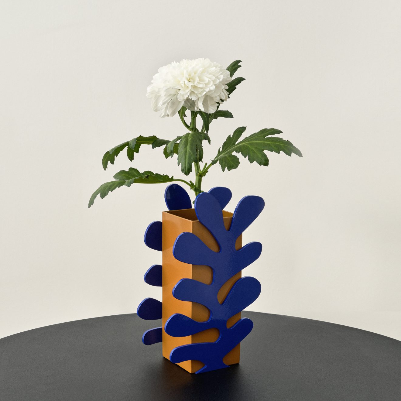 Coral – Aluminum Vase by Animate Objects | ADORNO DESIGN
