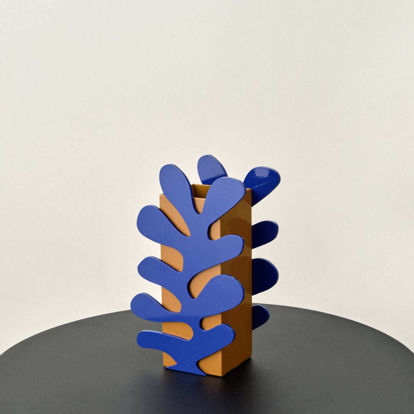 Coral – Aluminum Vase by Animate Objects | ADORNO DESIGN