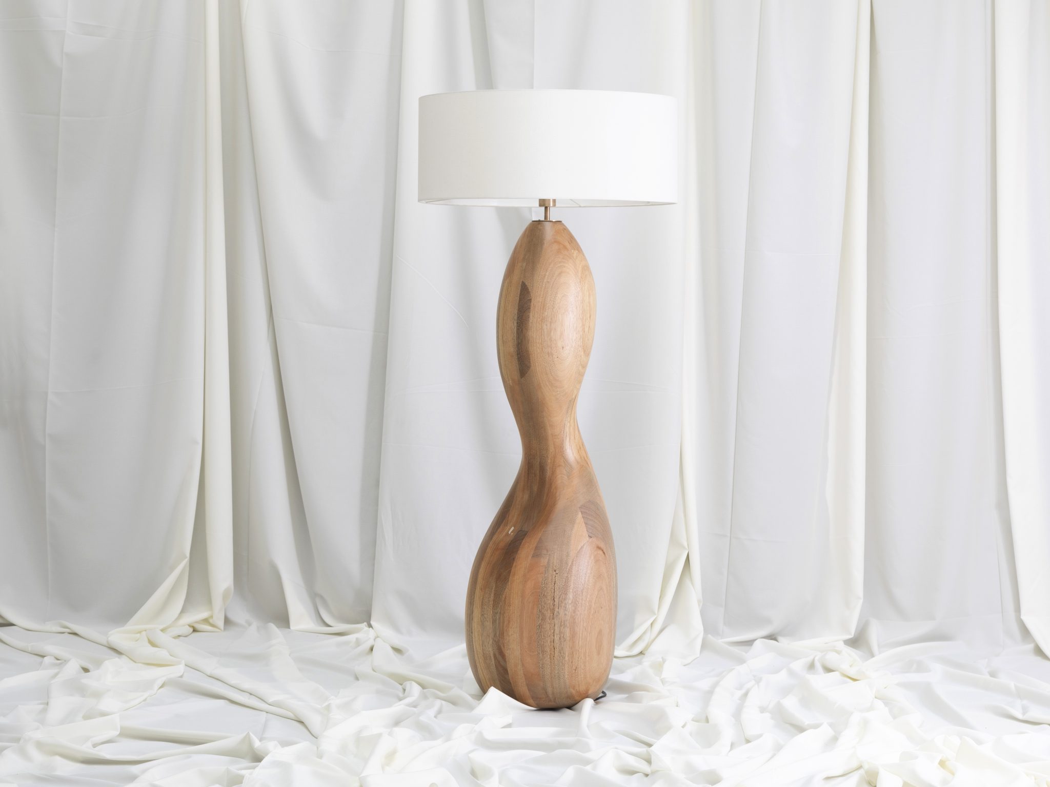 Curva – Asymmetrical Wood Floor Lamp by Laluz Handcraft | ADORNO DESIGN