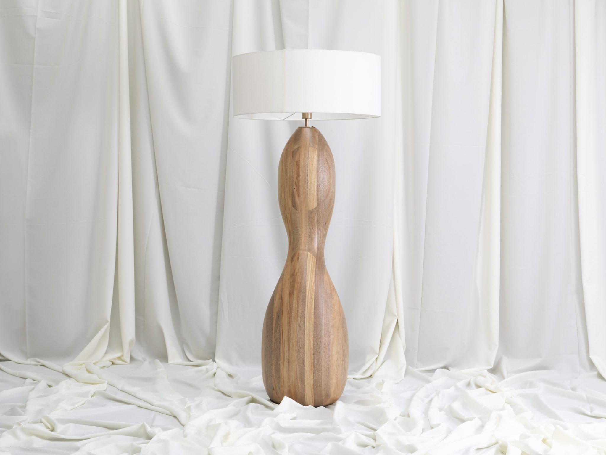Curva – Asymmetrical Wood Floor Lamp by Laluz Handcraft | ADORNO DESIGN