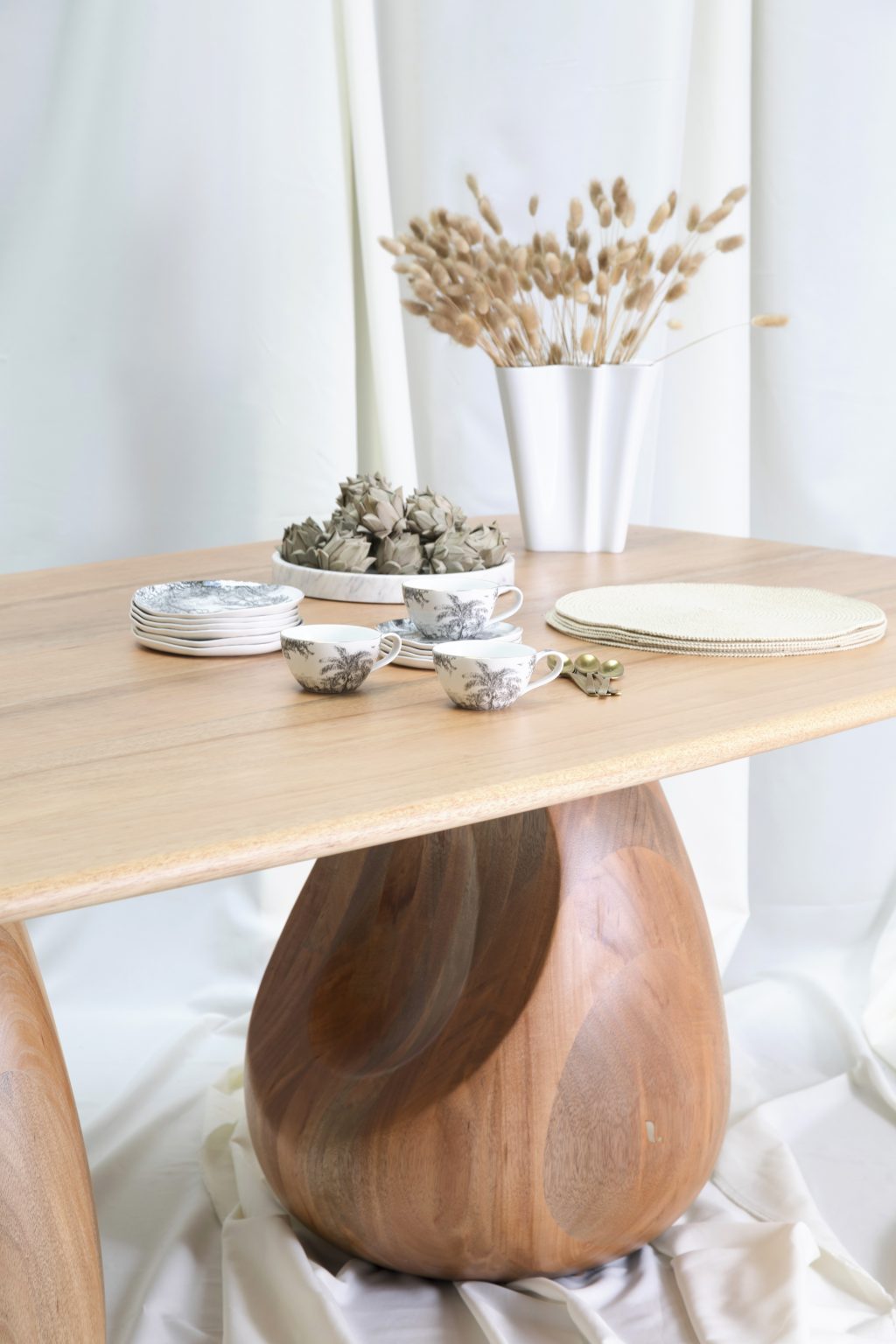 Mar – Asymmetric Wood Dining Table by Laluz Handcraft | ADORNO DESIGN