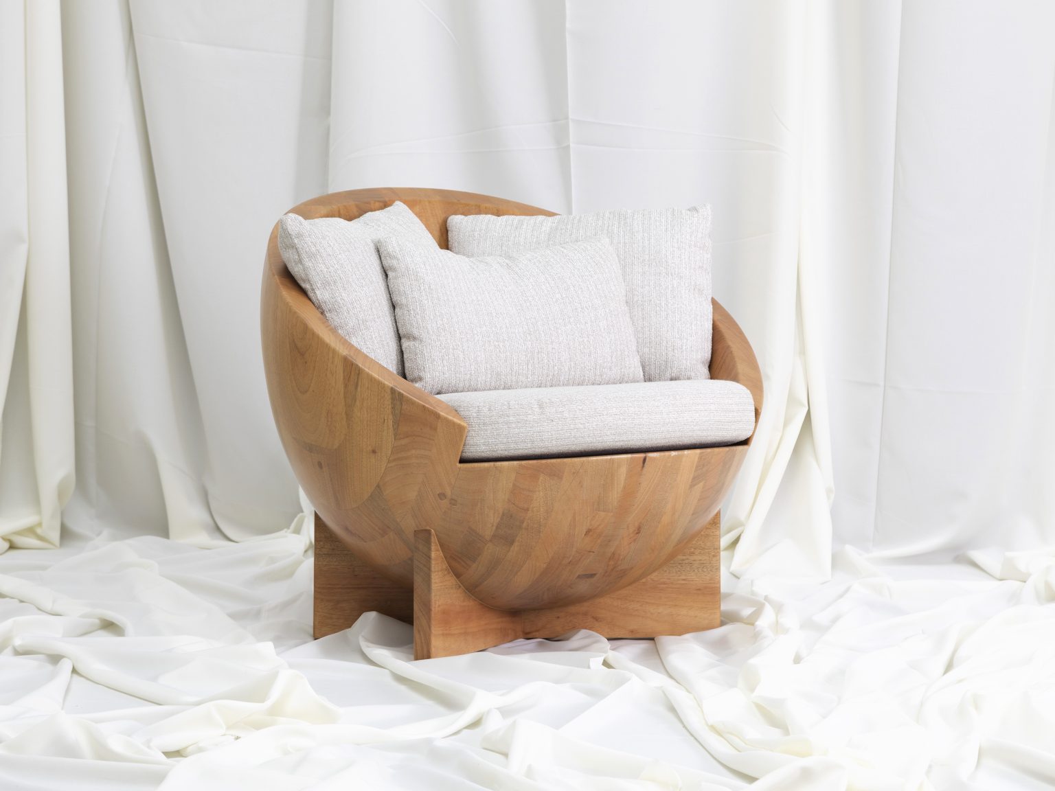 Sanctuary – Wood Cocoon Lounge Chair by Laluz Handcraft | ADORNO DESIGN