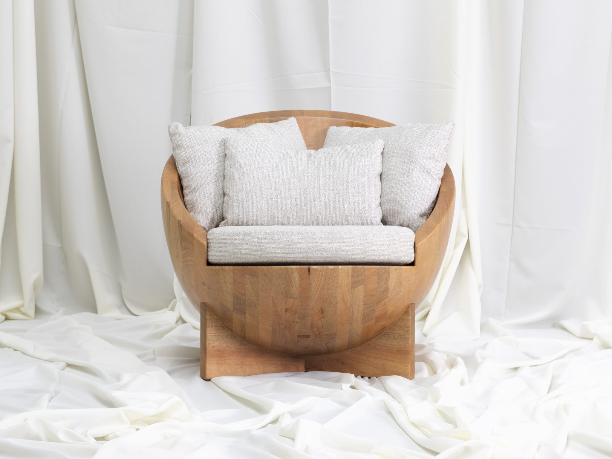 Sanctuary – Wood Cocoon Lounge Chair by Laluz Handcraft | ADORNO DESIGN