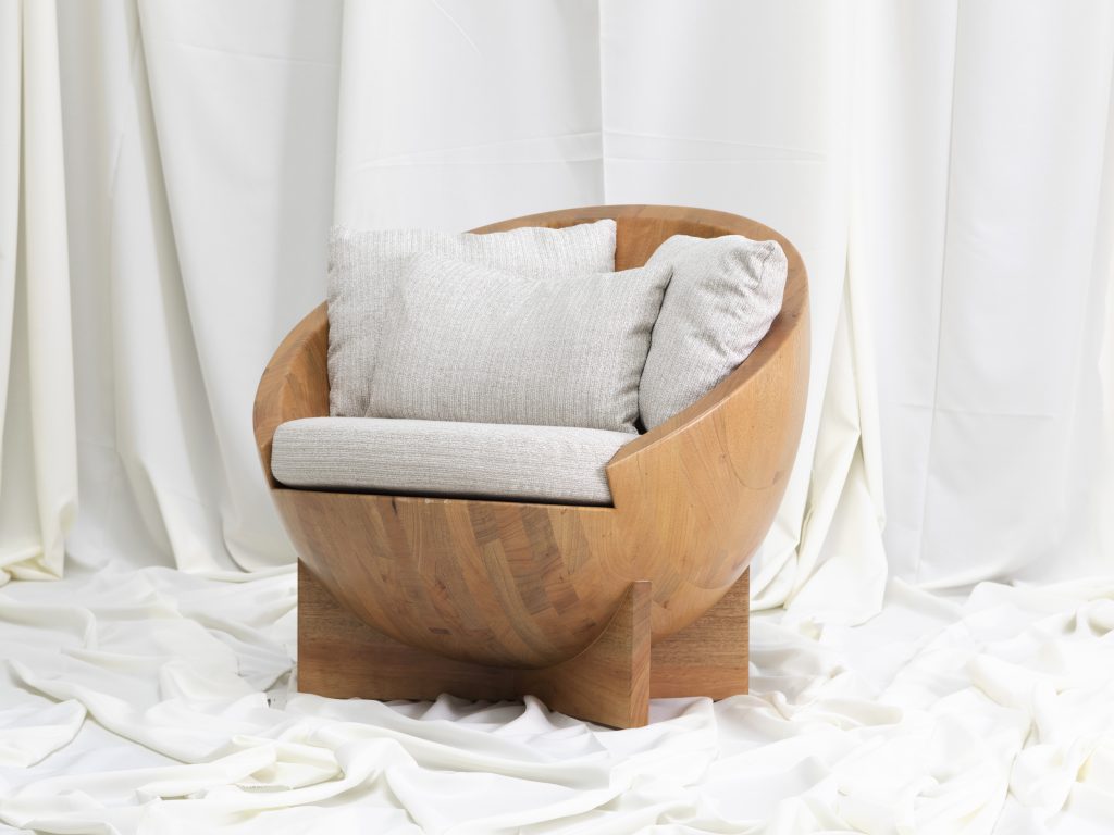 Sanctuary – Wood Cocoon Lounge Chair by Laluz Handcraft | ADORNO DESIGN