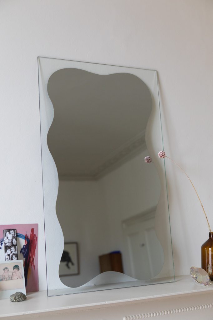 Wobble – Wavy Wall Mirror by Kim Thomé | ADORNO DESIGN