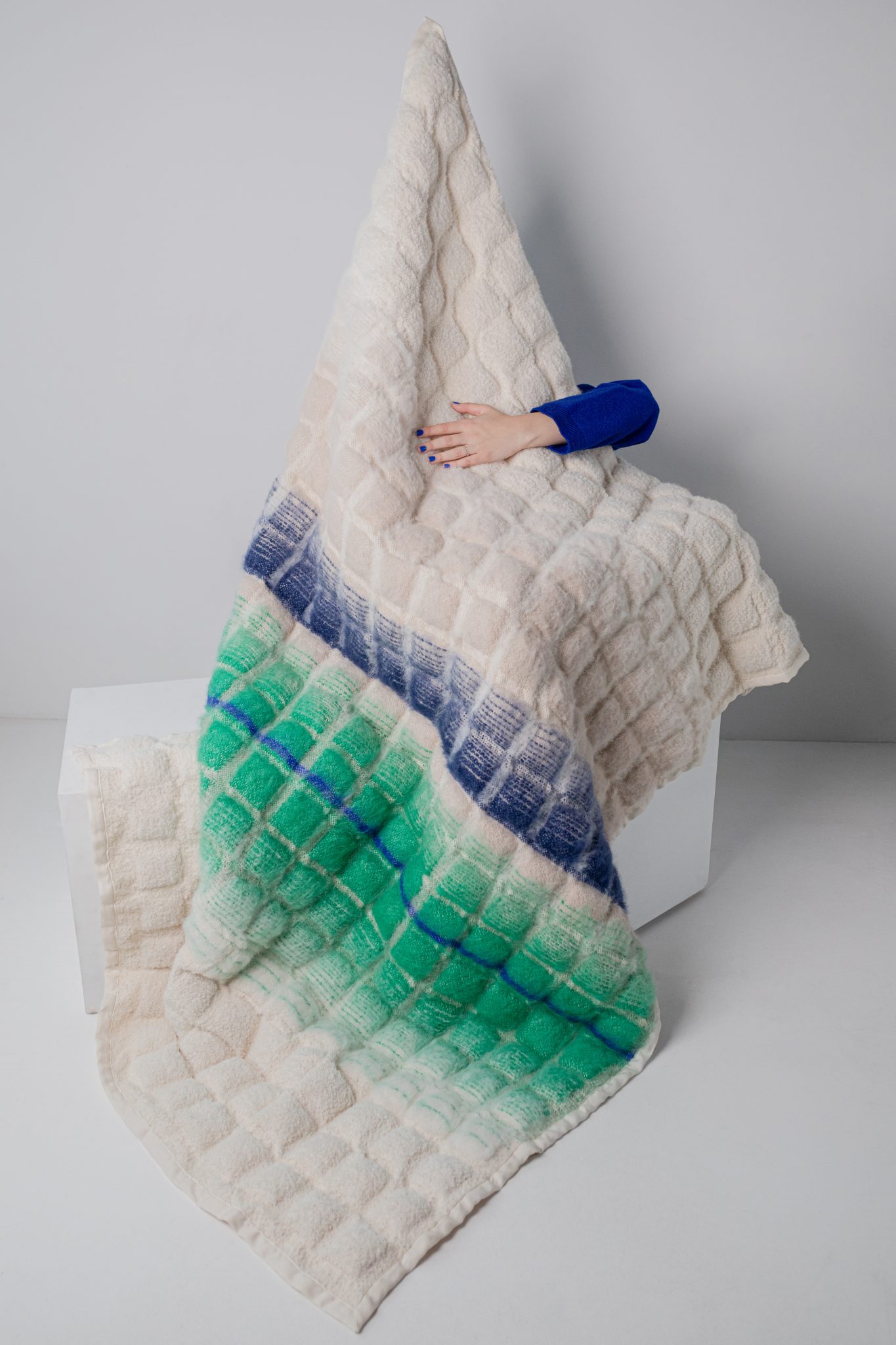 Blur (v) – Handwoven Blanket by Rest Studio | ADORNO DESIGN