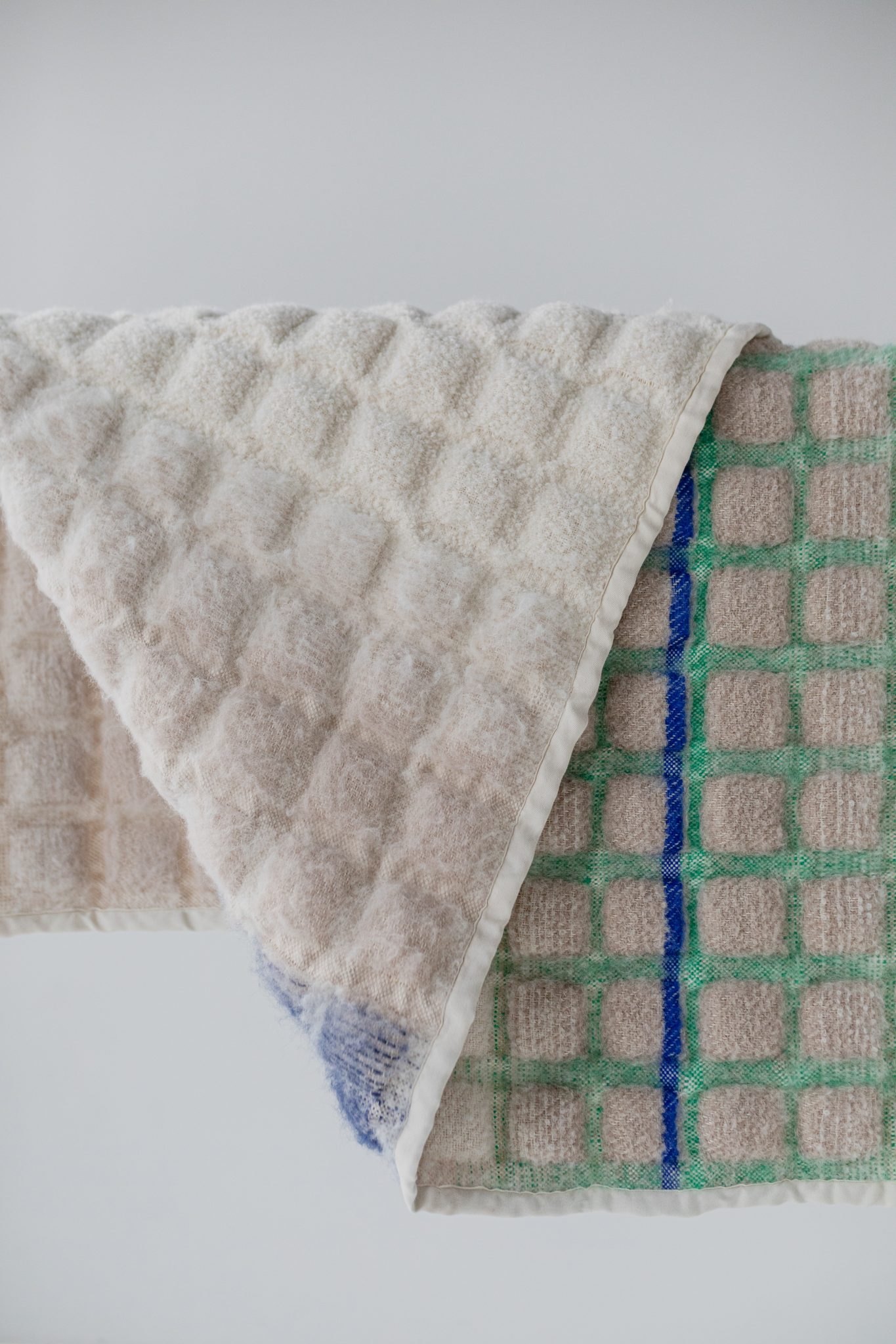 Blur (v) – Handwoven Blanket by Rest Studio | ADORNO DESIGN