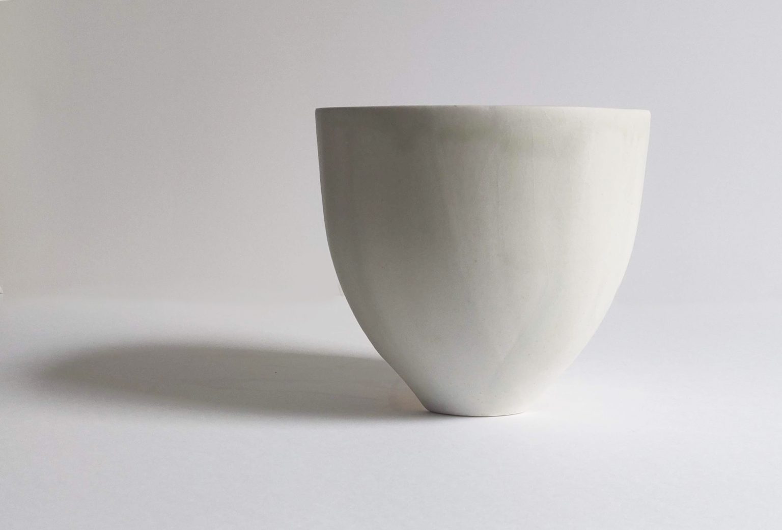 Geta – White Porcelain Pot by Clemence Birot | ADORNO DESIGN