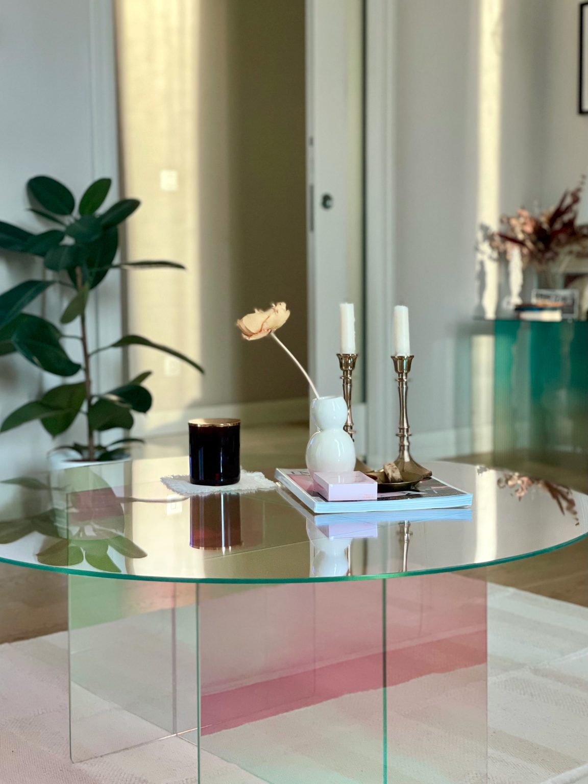 Lucid Round – Glass Coffee Table by Yugen Lab | ADORNO DESIGN