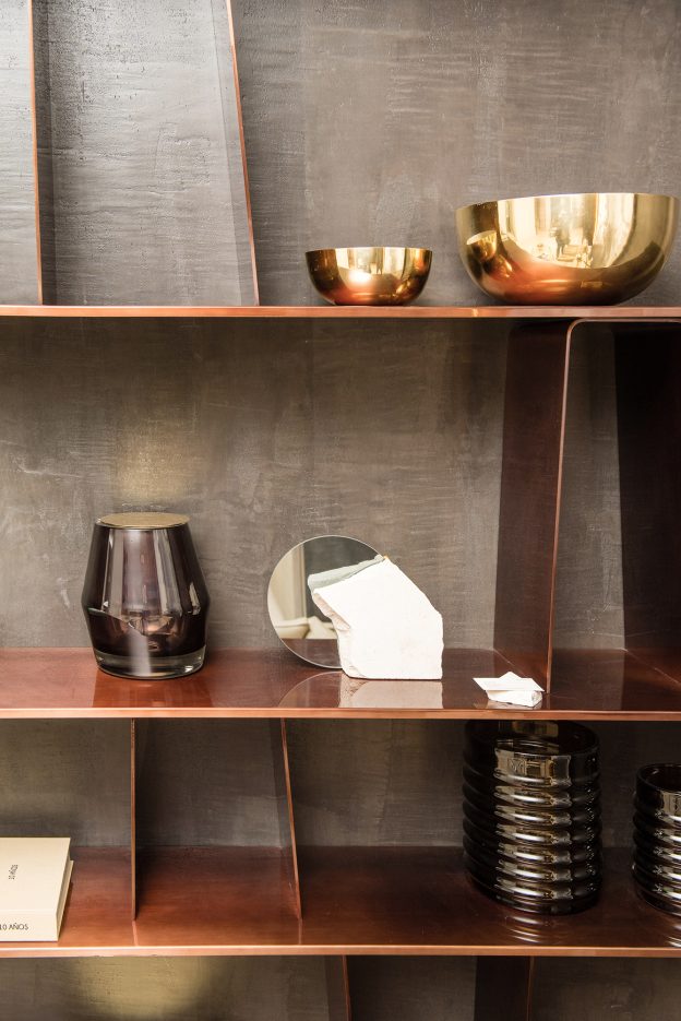 Helikon Table Mirror by AVANDI | ADORNO DESIGN