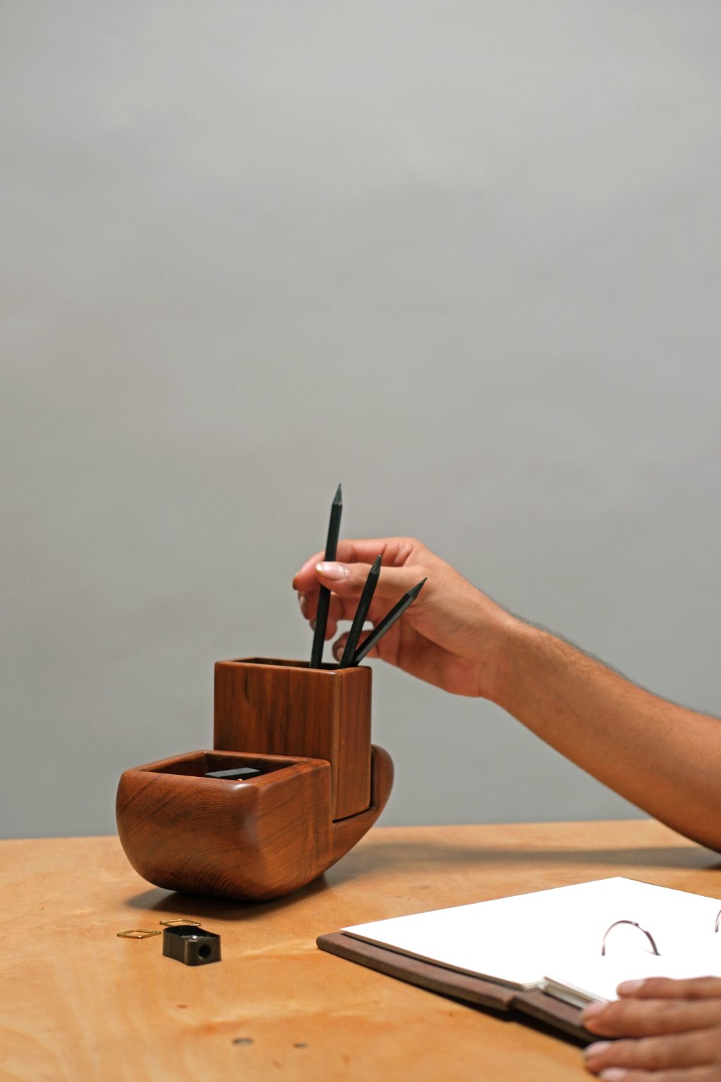 Sculp Stationery Holder by Studio Indigene | ADORNO DESIGN